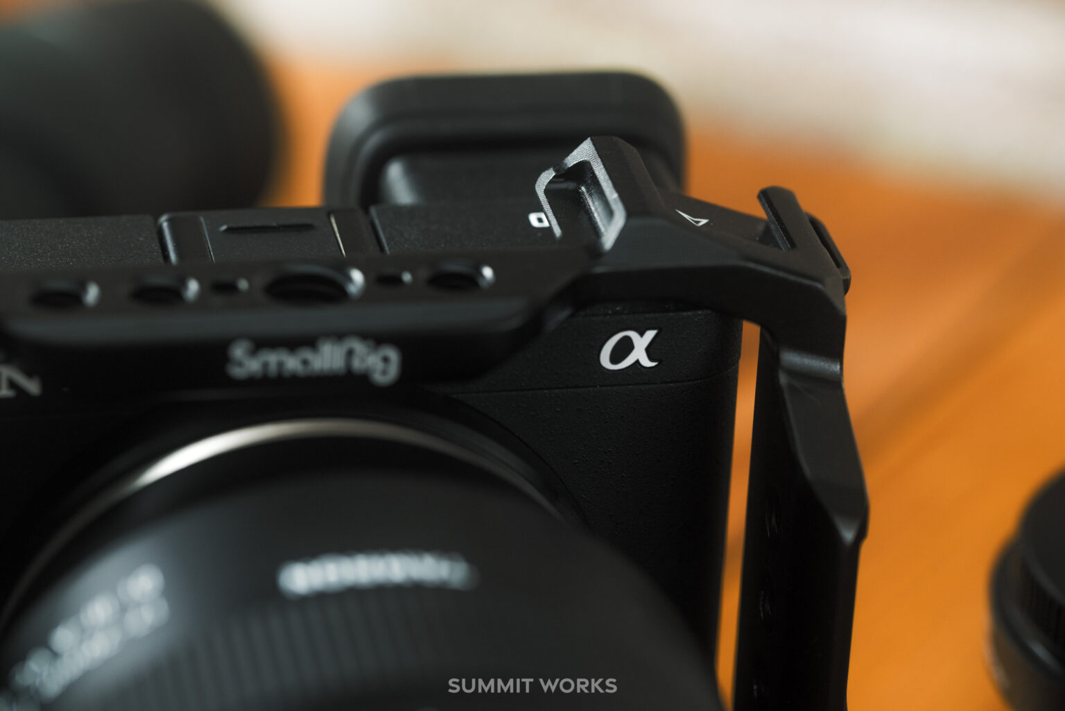 α6700のグリップを改善するSmallRigのカメラケージ | SpaceFlier